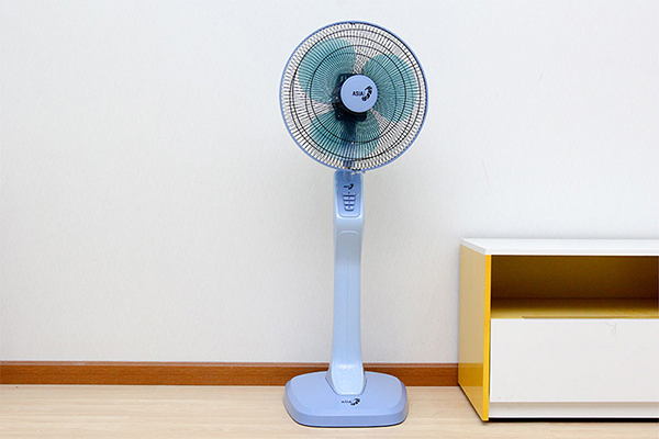 Chọn mua quạt điện để phù hợp với không gian gia đình